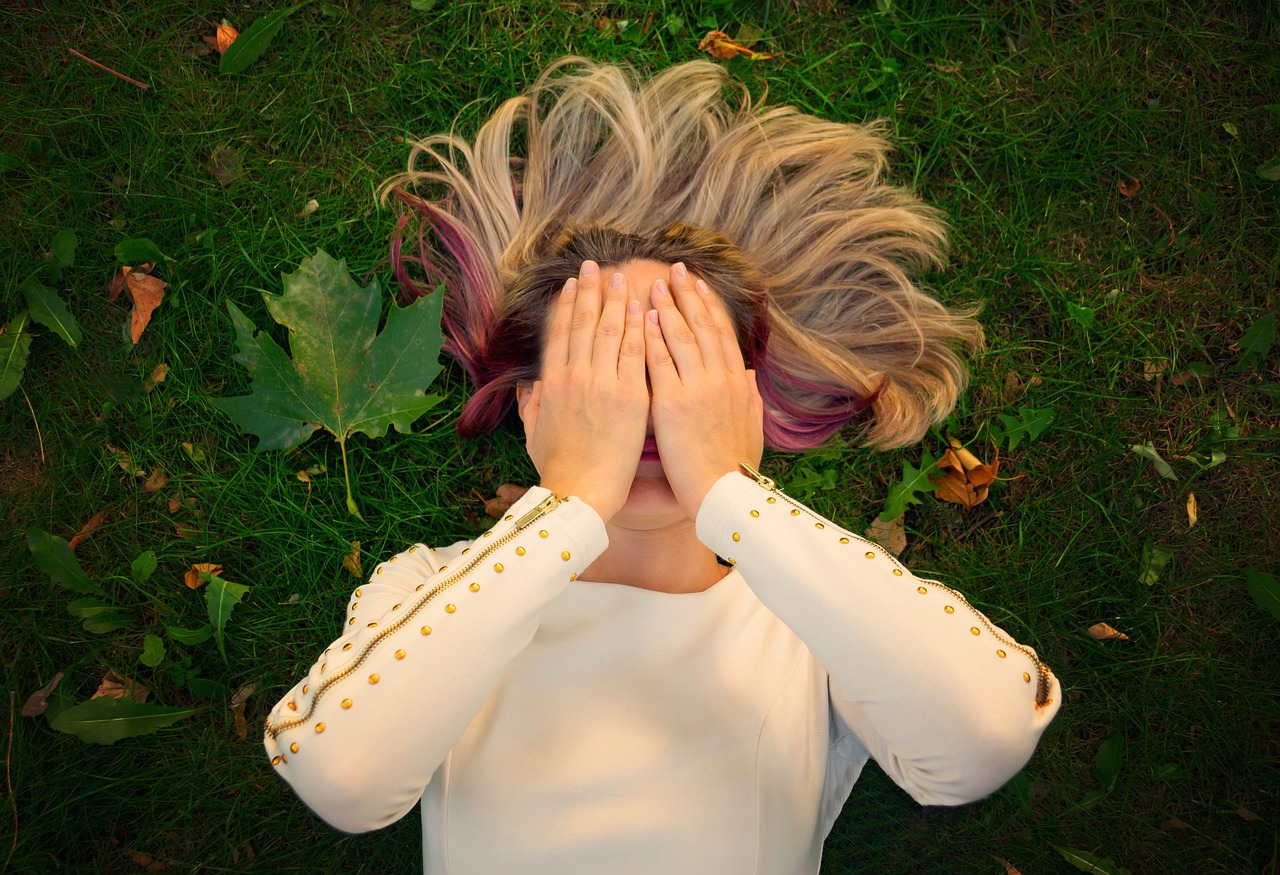 How to reduce eye fatigue with Palming for better sight - Eyesight Academy